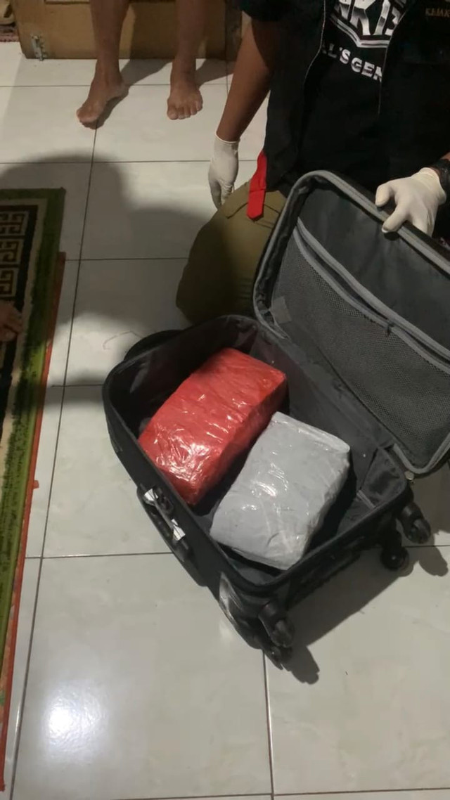 Kejagung Usut Asal Usul Uang Rp 5,5 M di Kolong Kasur Hakim Ali ...