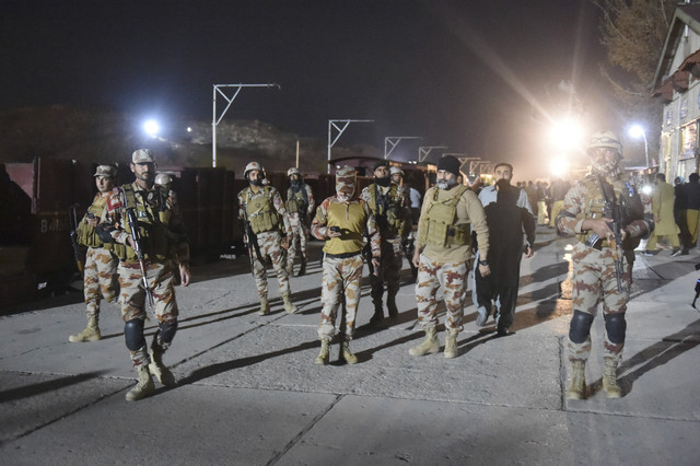 Baku Tembak Tentara India-Pakistan Pecah di Kashmir | kumparan.com