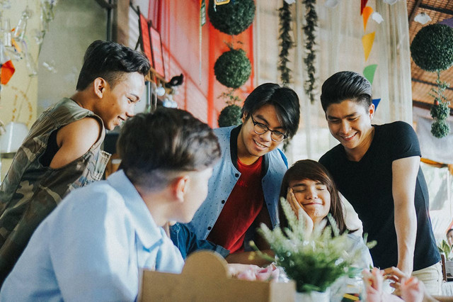 50 Pantun Sopan Santun untuk Berbagai Acara | kumparan.com