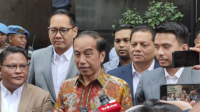 Jokowi Laporkan 5 Orang Terkait Tudingan Ijazah Palsu ke Polda Metro Jaya | kumparan.com