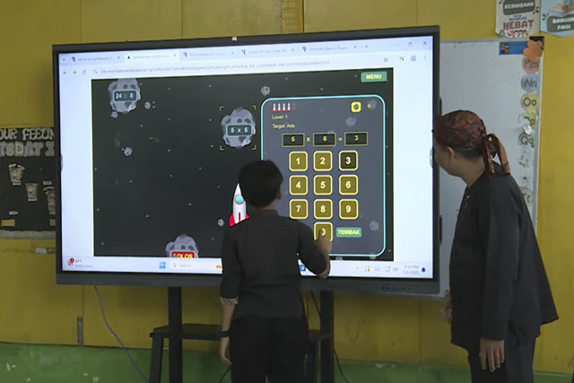 KSP Sebut Prabowo Bakal Bagikan 330 Ribu Smart TV untuk Sekolah di ...