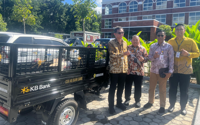 KB Bank Perkuat Pengelolaan Sampah di Kota Kupang Lewat CSR Peduli Lingkungan | kumparan.com