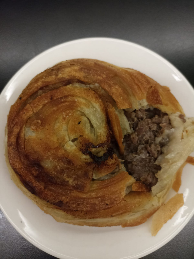 Sabar Mengantri Demi Menikmati Mon Chinese Beef Roti | kumparan.com