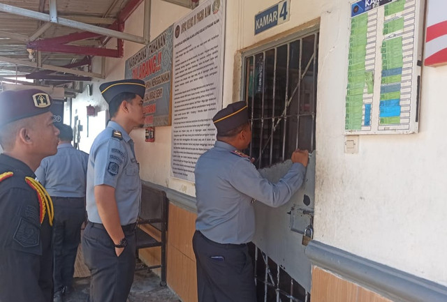 Kalapas Yoshar Julizar Mulai Tugas dengan Monitoring Lingkungan Lapas | kumparan.com