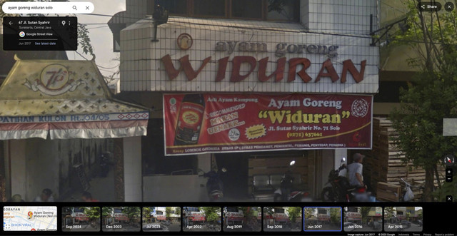 Penampakan Ayam Goreng Widuran Solo dengan Spanduk Berlogo Halal, Tahun ...