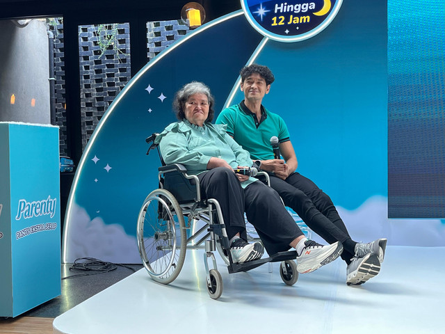 Bikin Haru, Ini Kisah Robert Sihombing Berlari Sambil Dorong Ibu di ...