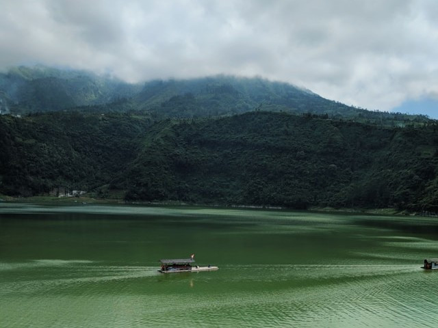 Telaga Merdada Banjarnegara: Lokasi, HTM, Daya Tarik, dan Aktivitasnya ...