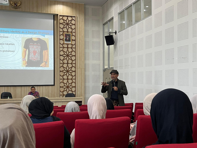 Menggali Warisan Budaya Lewat Desain: Kuliah Umum Bersama Embran Nawawi ...