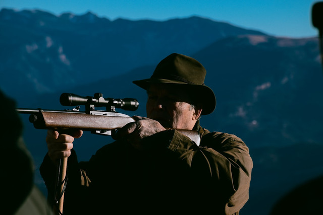 5 Film Sniper Terbaik di Netflix, Penuh Aksi dan Ketegangan | kumparan.com
