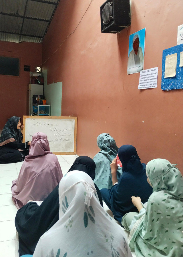 Guru Ngaji Yang Dianggap Sebelah Mata | kumparan.com