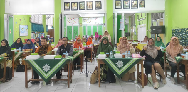 Edukasi Psikologis Lansia, Dosen UMY Hadirkan Solusi | kumparan.com