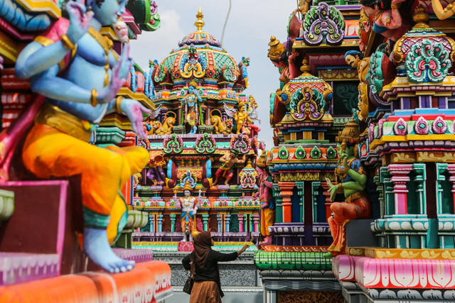 Kenalan dengan Jakarta Murugan Temple, Kuil Hindu Terbesar di Indonesia ...