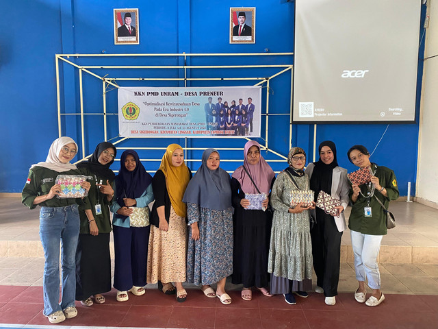 Sinergi Kampus & Desa: Mahasiswa KKN Unram Antar UMKM Sigerongan ke Era Digital | kumparan.com