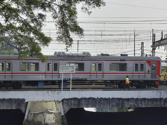Update Imbas KRL Anjlok di Stasiun Jakarta Kota: Kereta Sampai Stasiun ...