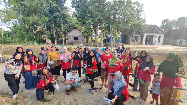 Penanaman TOGA Bersama Tim Giat 12 UNNES di Dusun Sekaran, Desa ...