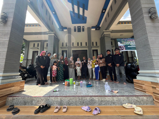 Mahasiswa PMM UMM Ubah Limbah Jadi Produk Bernilai di Dusun Turi | kumparan.com