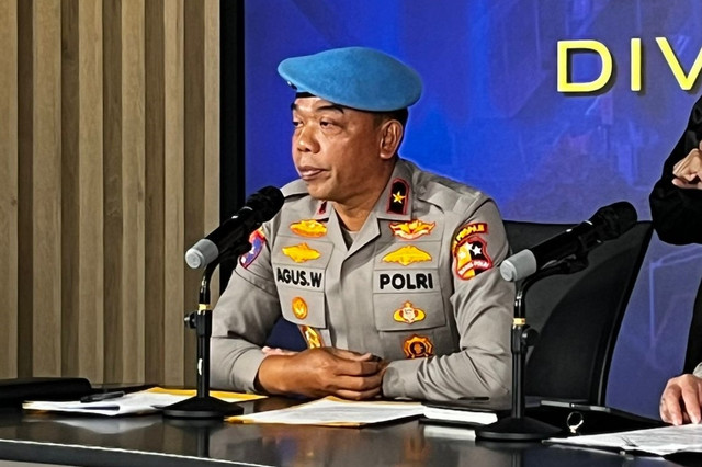Propam: Kompol Cosmas Kaju Gae Kena Pelanggaran Berat, Terancam Dipecat | kumparan.com
