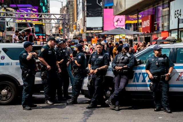 Tindakan Represif dan Jenis Pengendalian Sosial Lainnya | kumparan.com