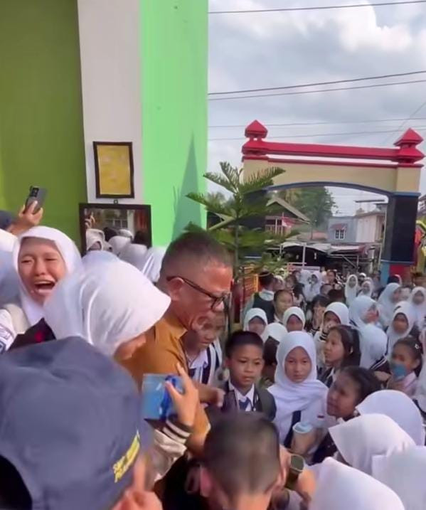Kepsek SMP 1 Prabumulih Mendadak Dicopot, Diduga Gara-gara Tegur Anak Pejabat | kumparan.com