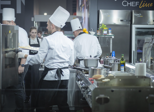 4 Tugas Steward Kitchen yang Krusial di Dunia Kuliner | kumparan.com