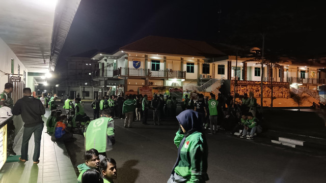 Oknum TNI di Pontianak Pukul Ojol, Puluhan Driver Datangi Pomdam Tanjungpura | kumparan.com