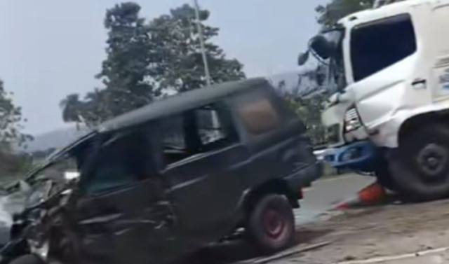 Kecelakaan Truk Galon dan Mobil di Tol Jagorawi, 4 Orang Luka-luka | kumparan.com