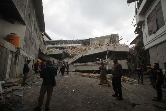 Isu Tradisi Santri Dihukum 'Ngecor' Bangunan, Bupati Sidoarjo Akan ...