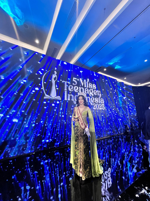 Syakirah, Gadis Pontianak Raih Mahkota Miss Teenager Indonesia 2025 ...