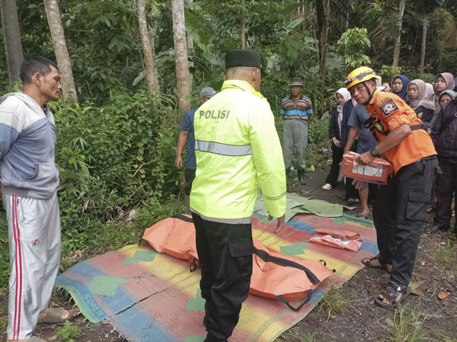 KKN Berujung Maut 6 Mahasiswa UIN Hanyut di Sungai Kendal | kumparan.com