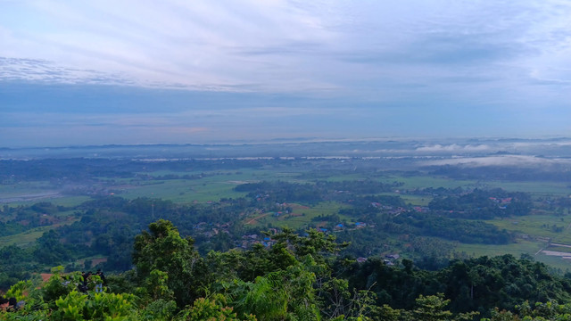 Bukit Biru: Menjelajahi "Atap Kutai Kartanegara" yang Mempesona ...