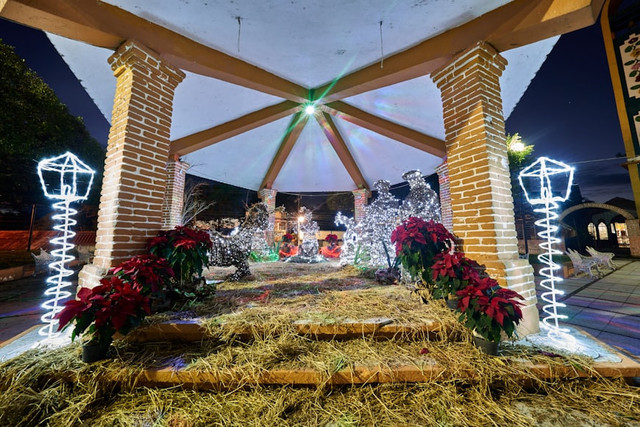 Christmas Village One Satrio Mega Kuningan, Keindahan Natal di Jakarta ...