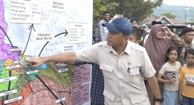 Momen Mensesneg Berbincang Bareng Warga dan Lihat Peta Bencana di ...