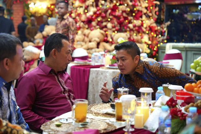 Momen Seskab Teddy Bertemu Kapolri, KSAD, Maruarar-Hashim di Hari Natal ...