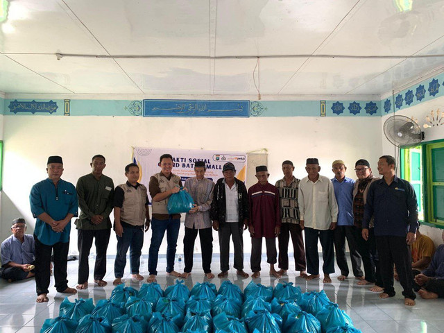 Masjid Al Afdhal Grand Batam Mall dan DT Peduli Salurkan Sembako di ...