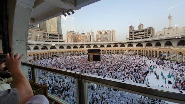 Tawaf: Pengertian dan Jenis-Jenisnya dalam Haji dan Umrah | kumparan.com