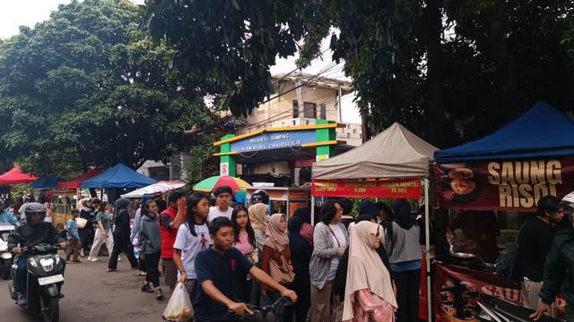 Ramadan di Masjid Pusdai Bandung: Tarawih, I’tikaf, hingga Takjil ...