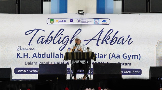 Safari Dakwah di Batam, Aa Gym Tekankan Pentingnya Menata Hati dan ...