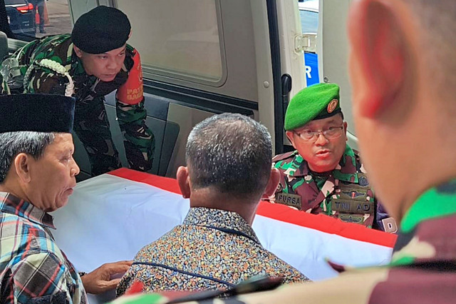 Jenazah Eks Menhan Ryamizard Ryacudu Diberangkatkan dari RSPAD ke Rumah ...