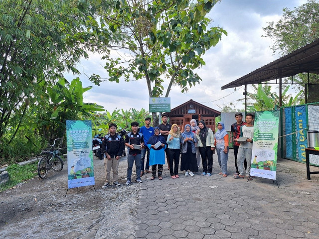 Edukasi Inovatif UMY: Limbah Kaca Disulap Menjadi Paving Block Ramah ...