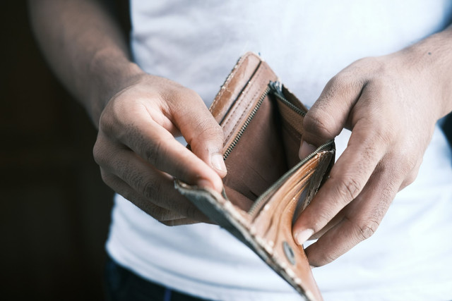 Memahami Stres Finansial: Definisi dan Ciri-cirinya | kumparan.com