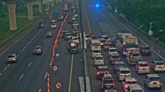 Arus Lalin Lancar, Polisi Tutup Contraflow di Tol Japek KM 47 | kumparan.com