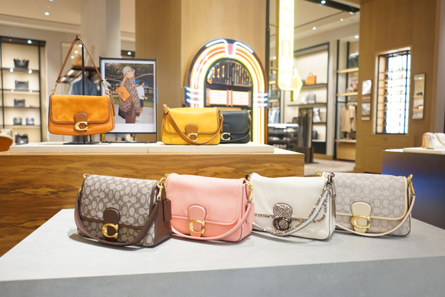 Coach Perkenalkan Koleksi Fall 2021 dan Konsep Butik Spesial di Senayan ...