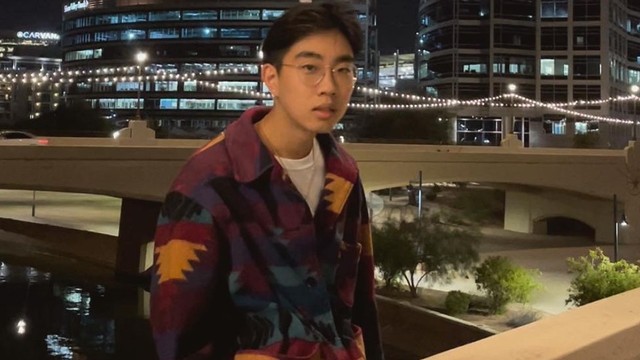 Kenalan sama Luke Chiang, Penyanyi Lagu Viral Shouldn't Be | kumparan.com