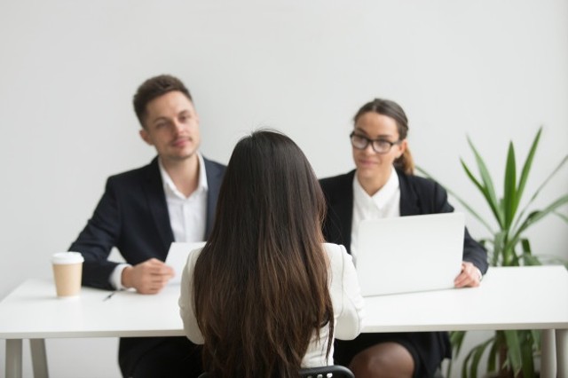 6 Cara Memperkenalan Diri Saat Interview yang Baik dan Bagus di Mata ...
