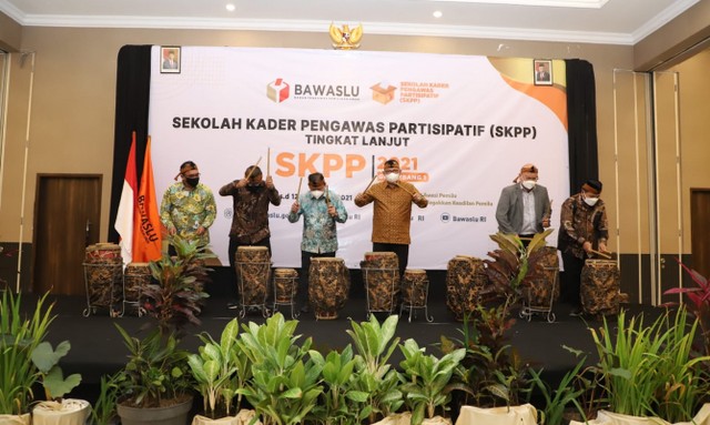 Peran Milenial Sangat Penting dalam Pengawasan Pemilu | kumparan.com