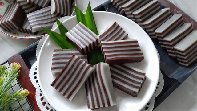 kue indonesia dari tepung beras