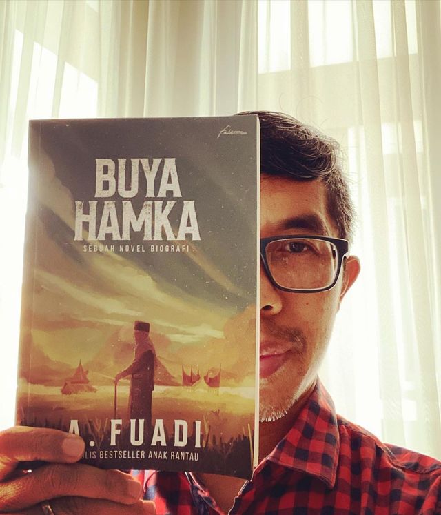 Di Novel Buya Hamka, A Fuadi Angkat Kisah Hamka dengan Bung Karno dan ...