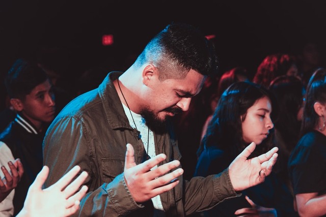 Kumpulan Doa Malam Natal Kristen dalam Menyambut Natal 2021 | kumparan.com