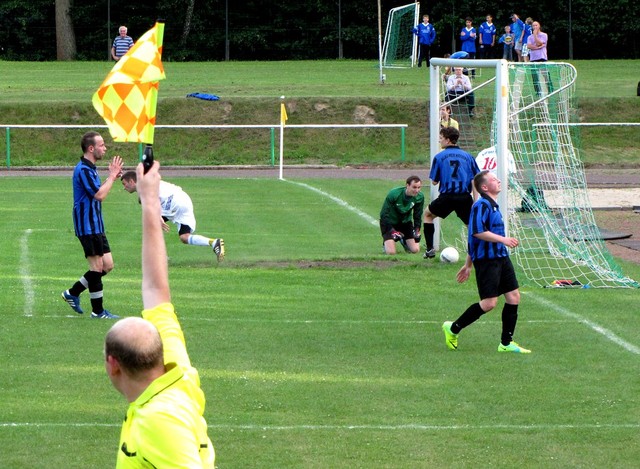 Offside adalah: Peraturan dan Sejarahnya | kumparan.com