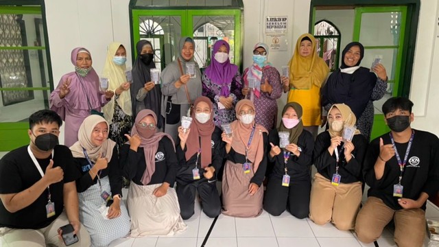 Pengolahan Tanaman Herbal Kapulaga dan Ampas Jahe oleh Mahasiswa KKN ...